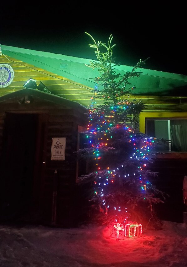 Drive-in Dinner and North Pole Visitor Welcome Holiday Season - Copper ...