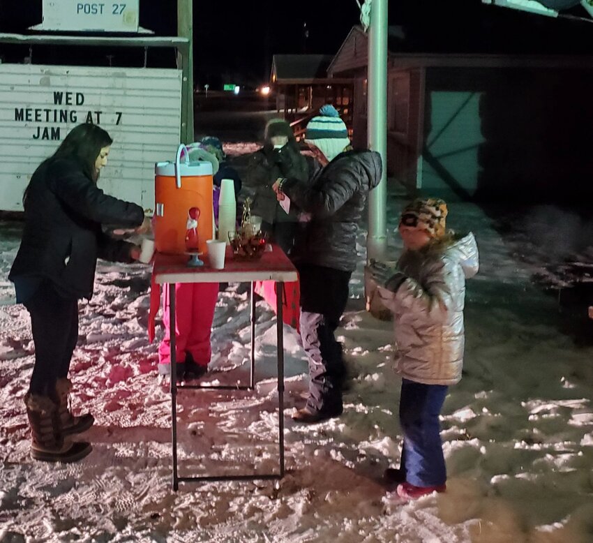Drive-in Dinner and North Pole Visitor Welcome Holiday Season - Copper ...