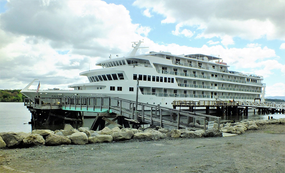 Milton welcomes its first cruise ship | My Hudson Valley