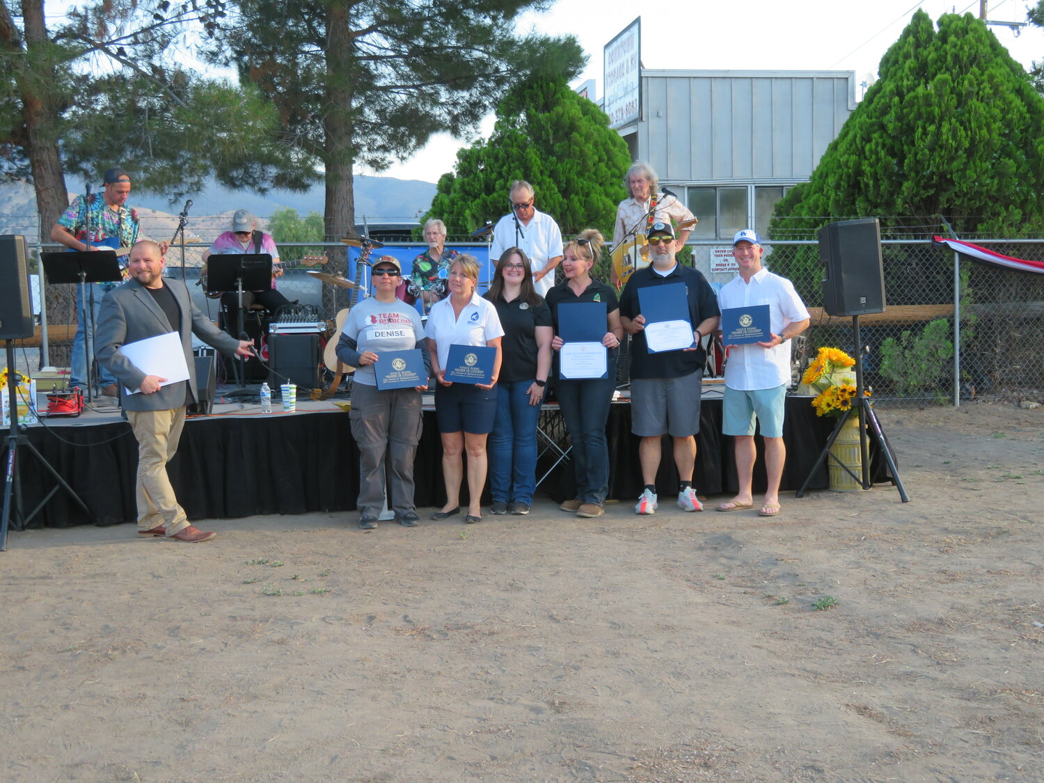 Locals celebrate Team Rubicon Borel Fire cleanup in Havilah - Kern ...