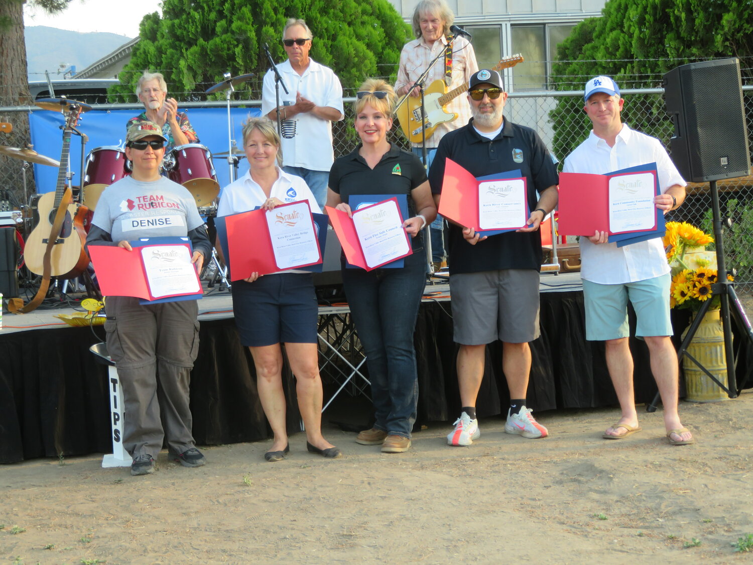 Locals celebrate Team Rubicon Borel Fire cleanup in Havilah - Kern ...