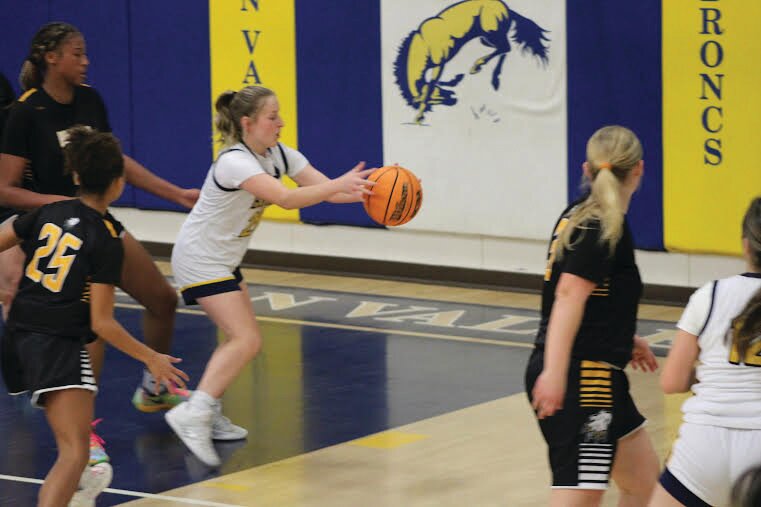 Varsity girls basketball shuts down Boron - Kern Valley Sun