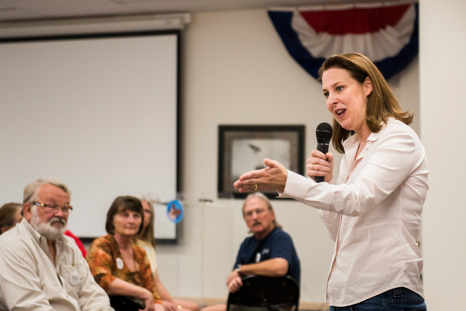 Long Draws Strong Crowd at Chehalis Town Hall | The Daily Chronicle