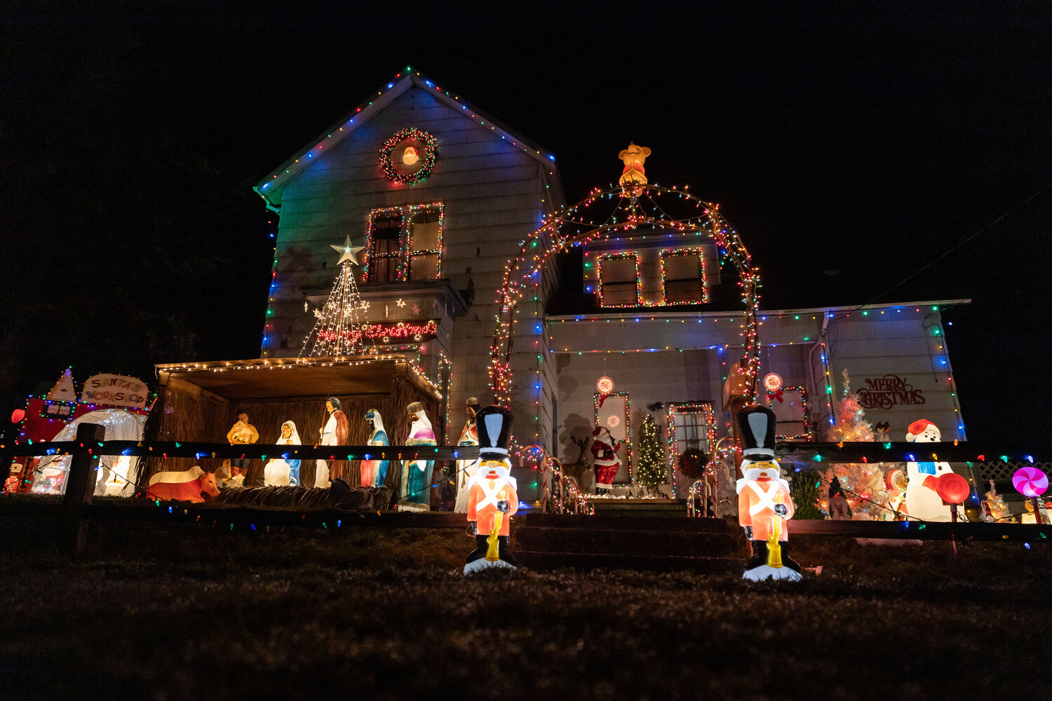 Holiday Highlight: Home on Quincy Place in Chehalis bursting with ...