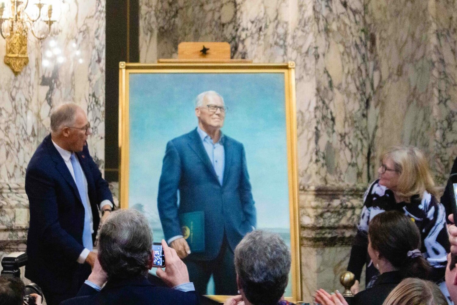 Gov. Jay Inslee’s official portrait unveiled | The Daily Chronicle