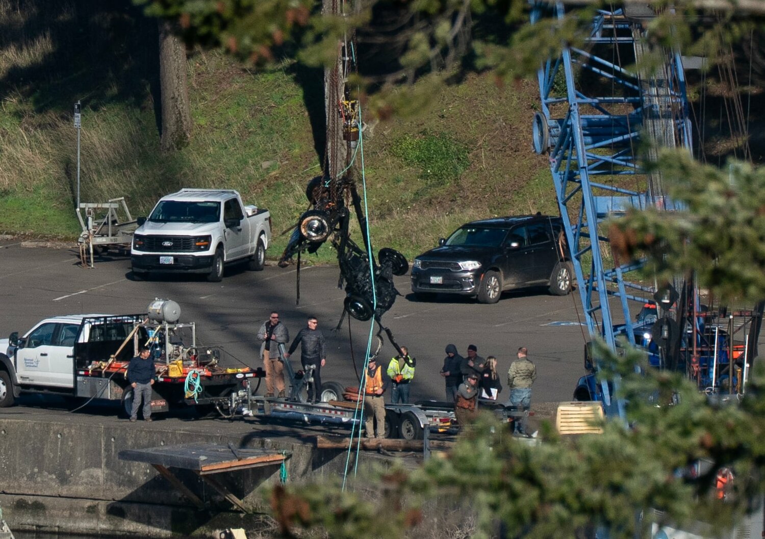 Human remains recovered from car in Columbia River, diver says; mystery ...