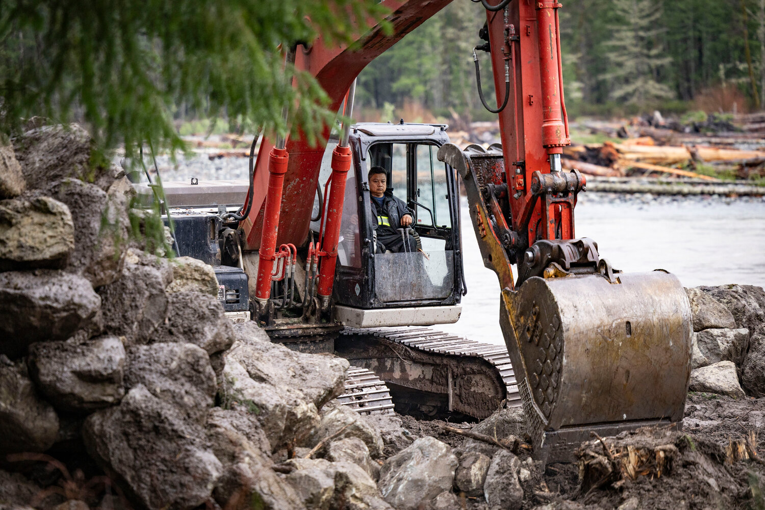A race against a raging river: Packwood property owners pull out all ...