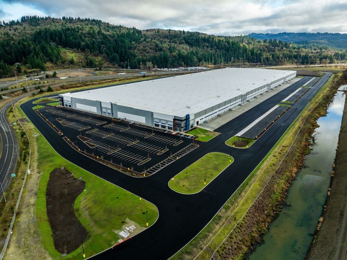 Amazon snags empty, massive warehouse off Interstate 5 in Cowlitz ...