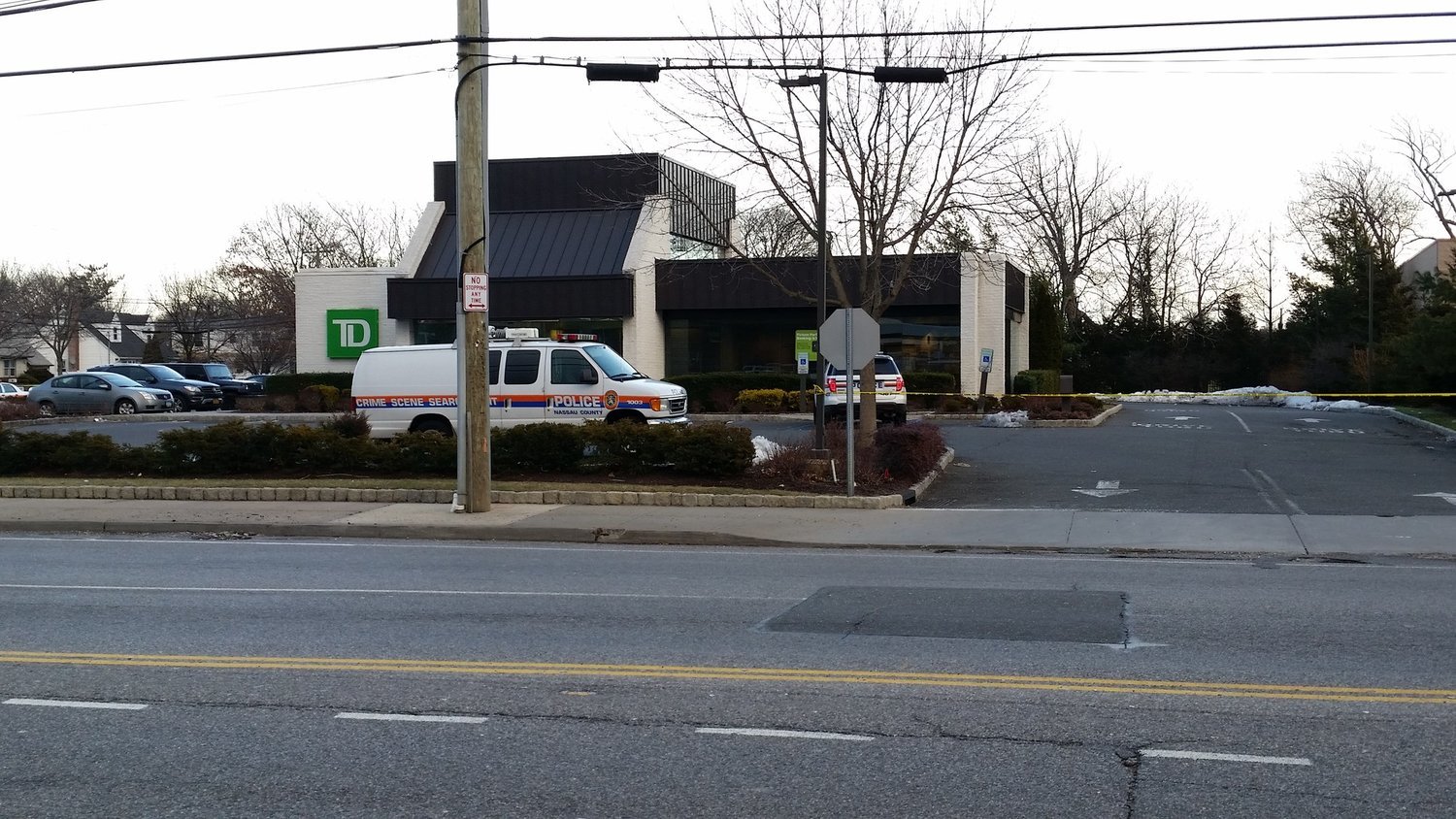 Officer assists in arrest of suspected bank robber | Herald Community ...