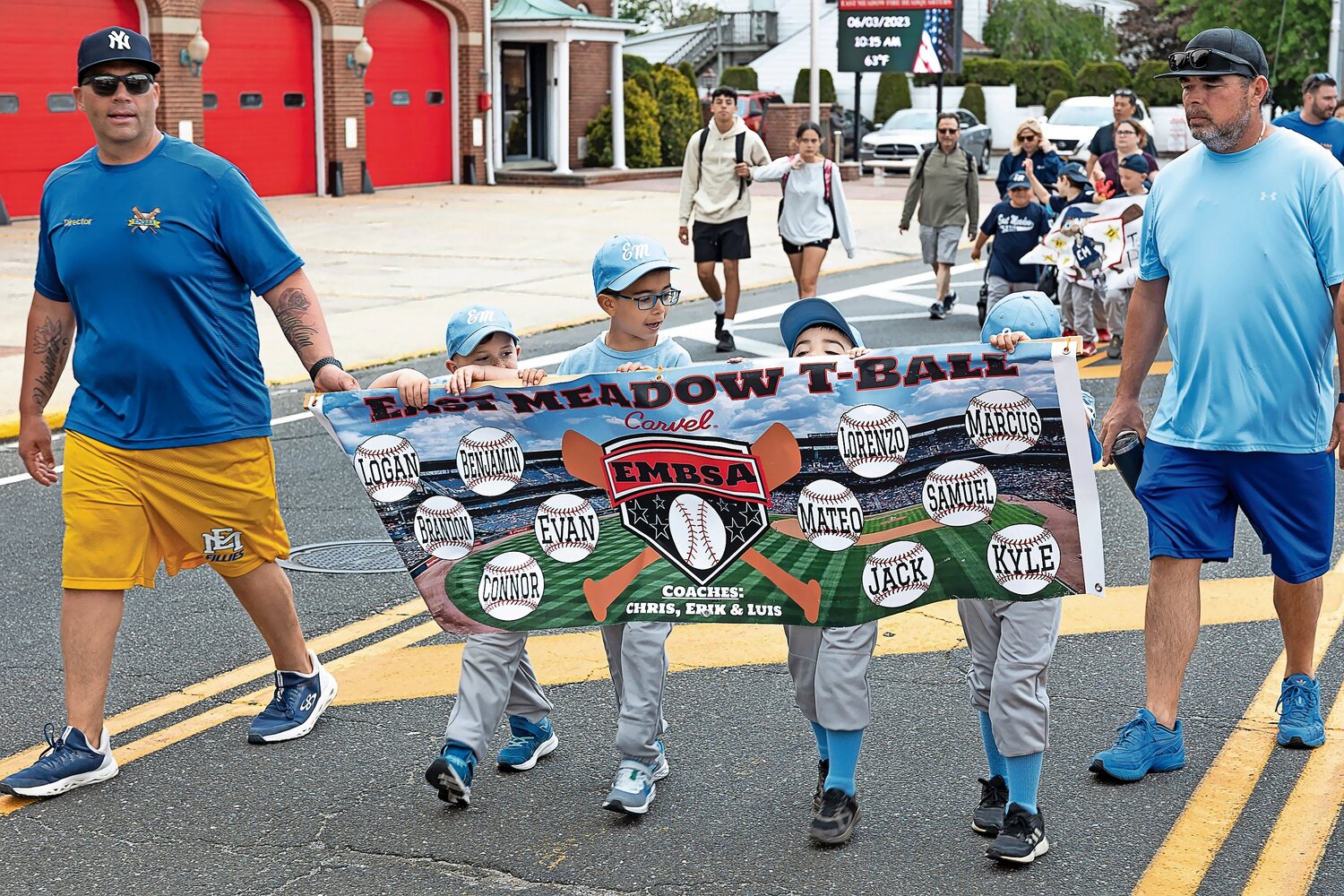 East Meadow Baseball Softball Association little leaguers march to show ...