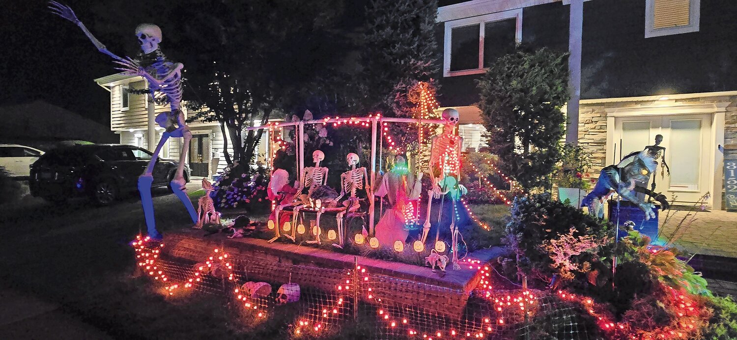Bellmore homes shine with spooky Halloween spirit | Herald Community ...