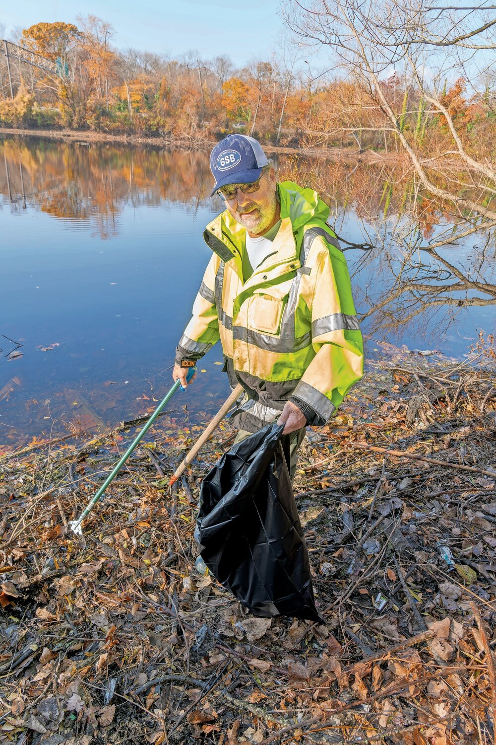 Volunteers clear massive pile of pollution from Merrick’s Mullener Pond ...