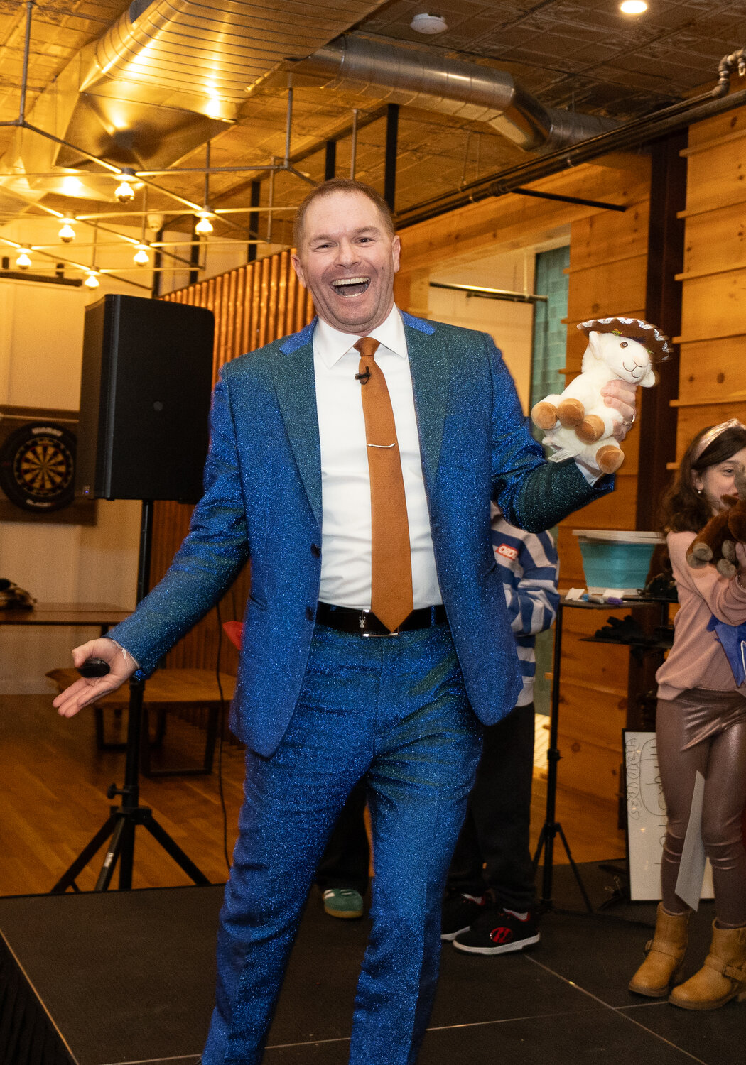 Mentalist Michael Gutenplan performs in Long Beach to support local ...
