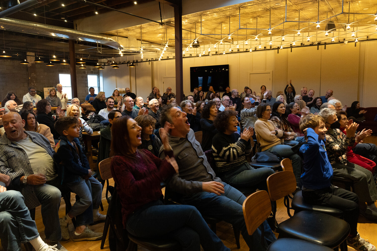 Mentalist Michael Gutenplan performs in Long Beach to support local ...