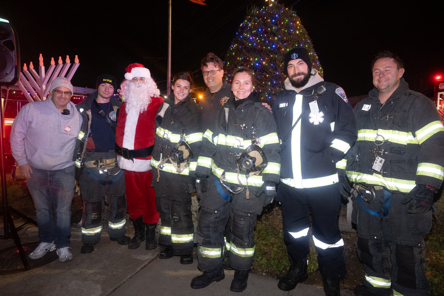 Hewlett-Woodmere kicks off holiday season with annual Christmas tree ...