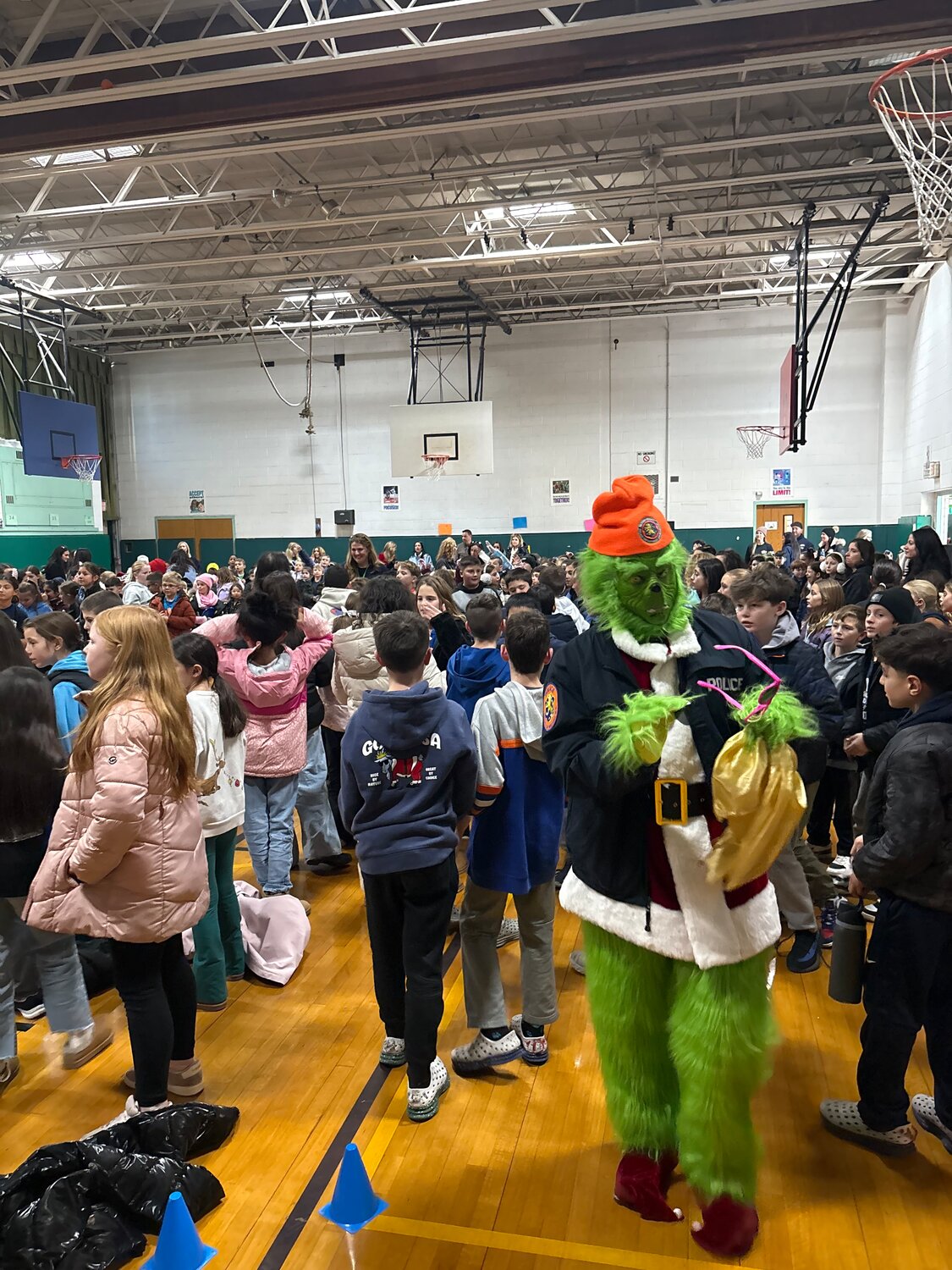 Seaford Harbor Elementary School students thank local police with ...