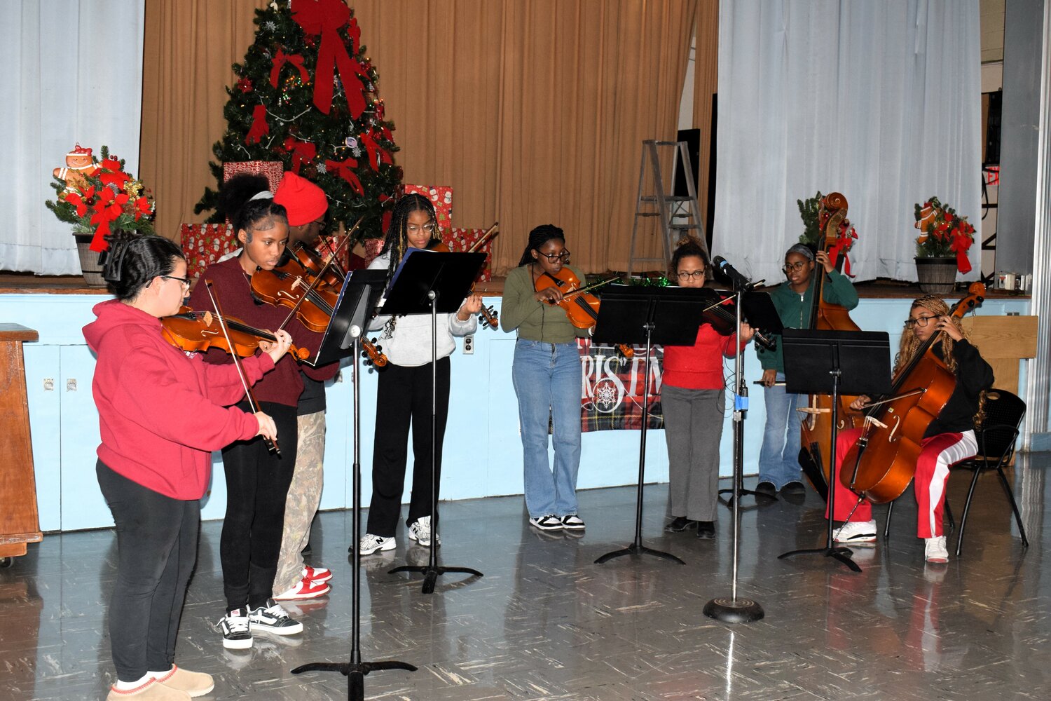 Local high school students light up A. Holly Patterson with festive ...