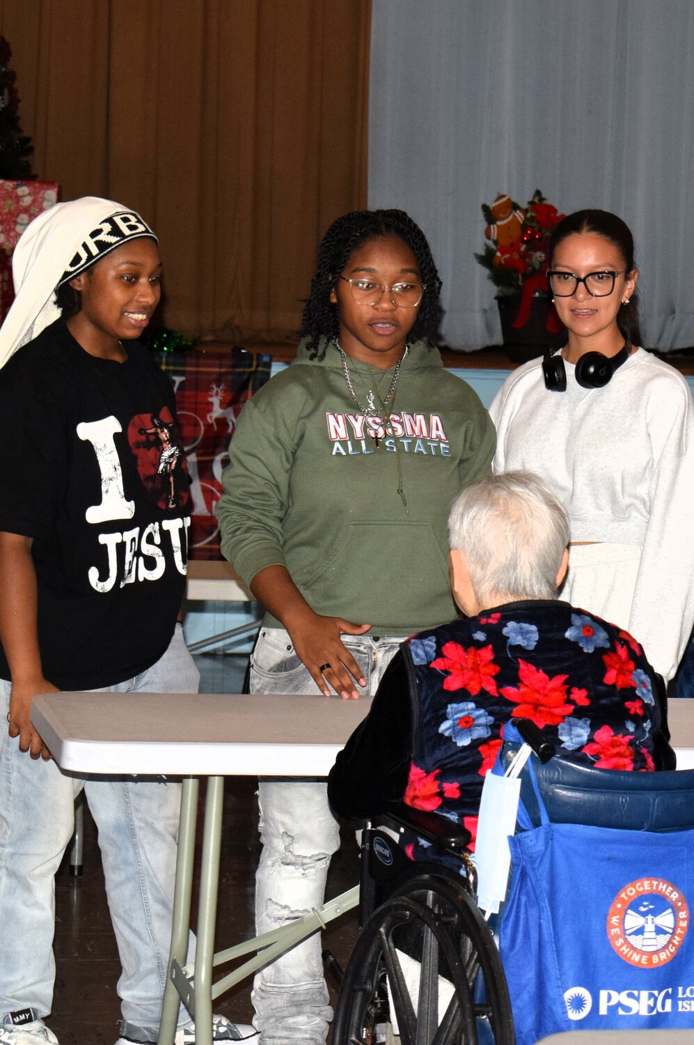 Local high school students light up A. Holly Patterson with festive ...