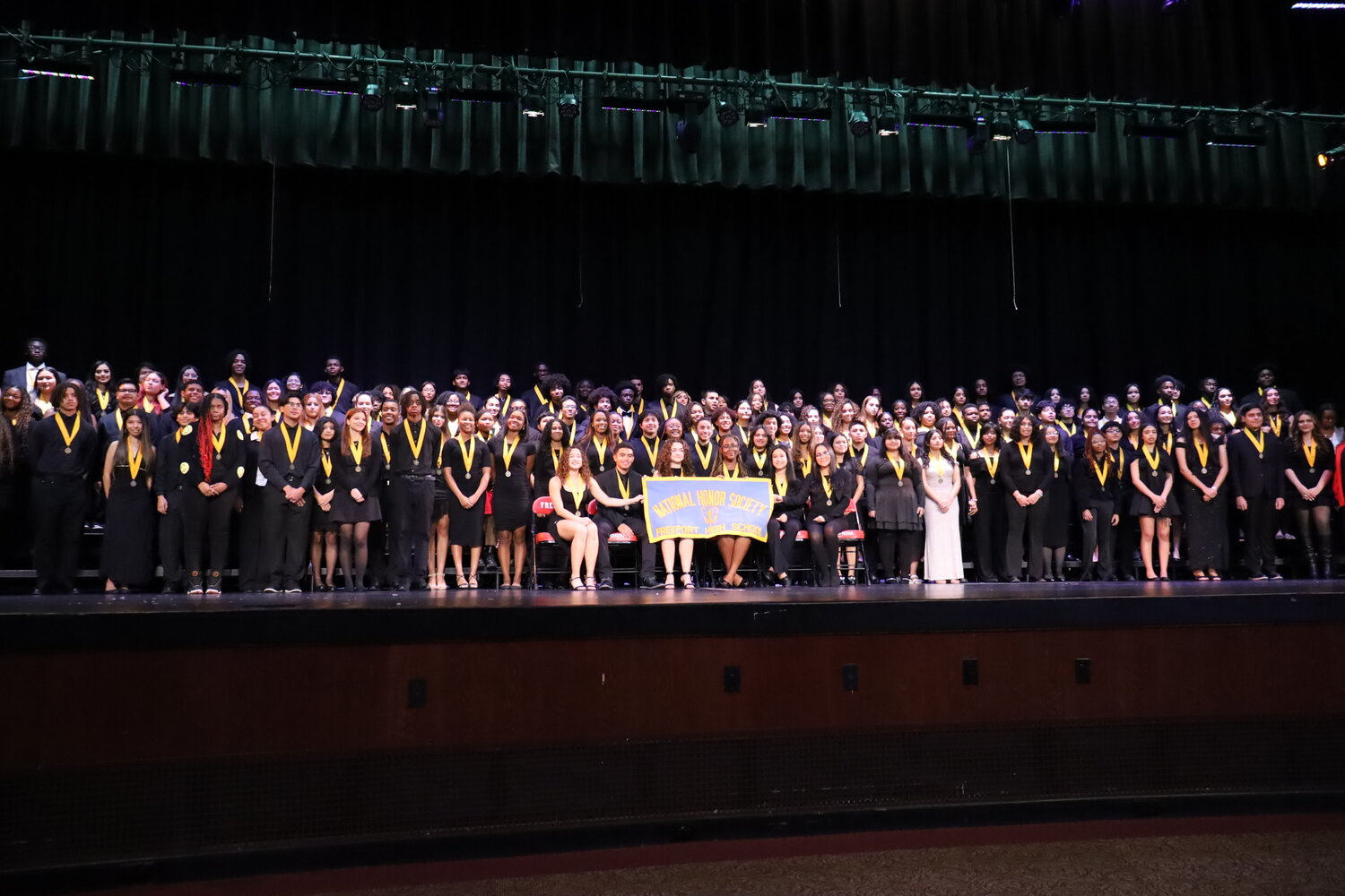 139 students inducted into Freeport High School National Honor Society ...