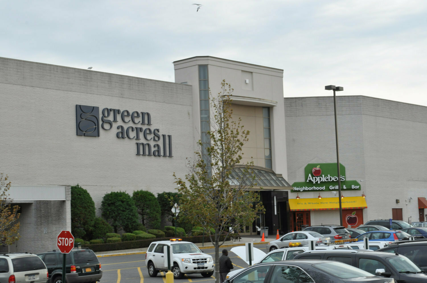 Nine arrested after disturbance at Green Acres Mall in Valley Stream ...
