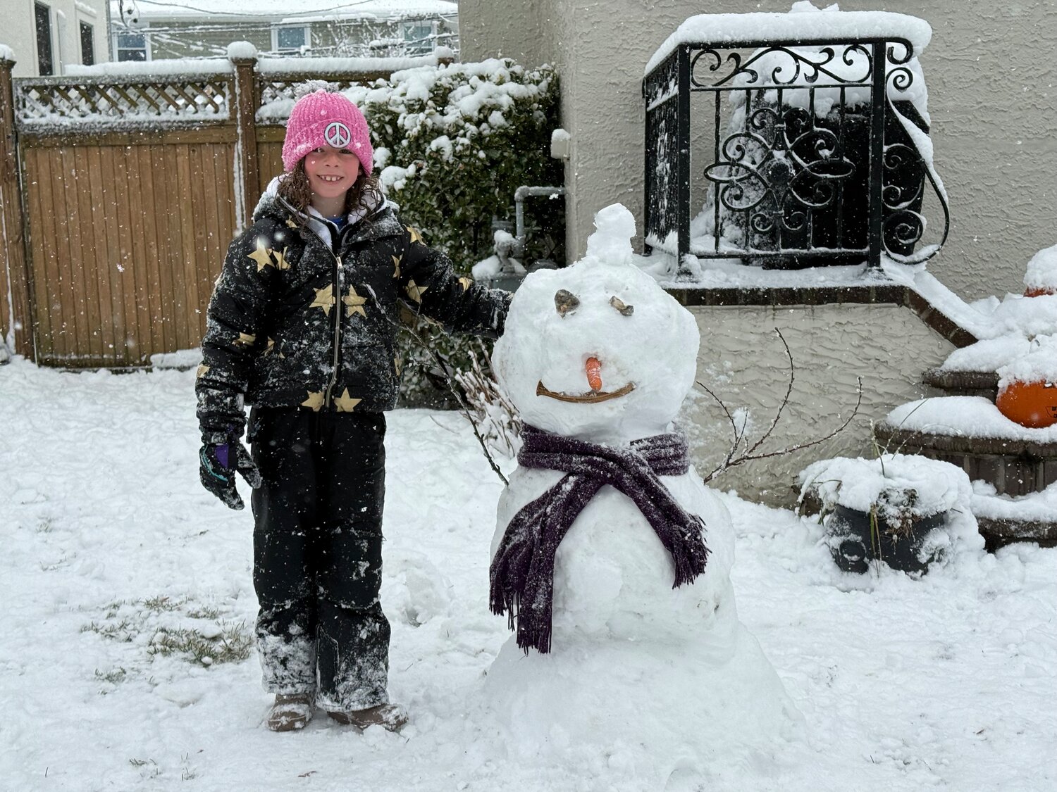 Blizzard covers Long Beach with over 13 inches of snow | Herald ...