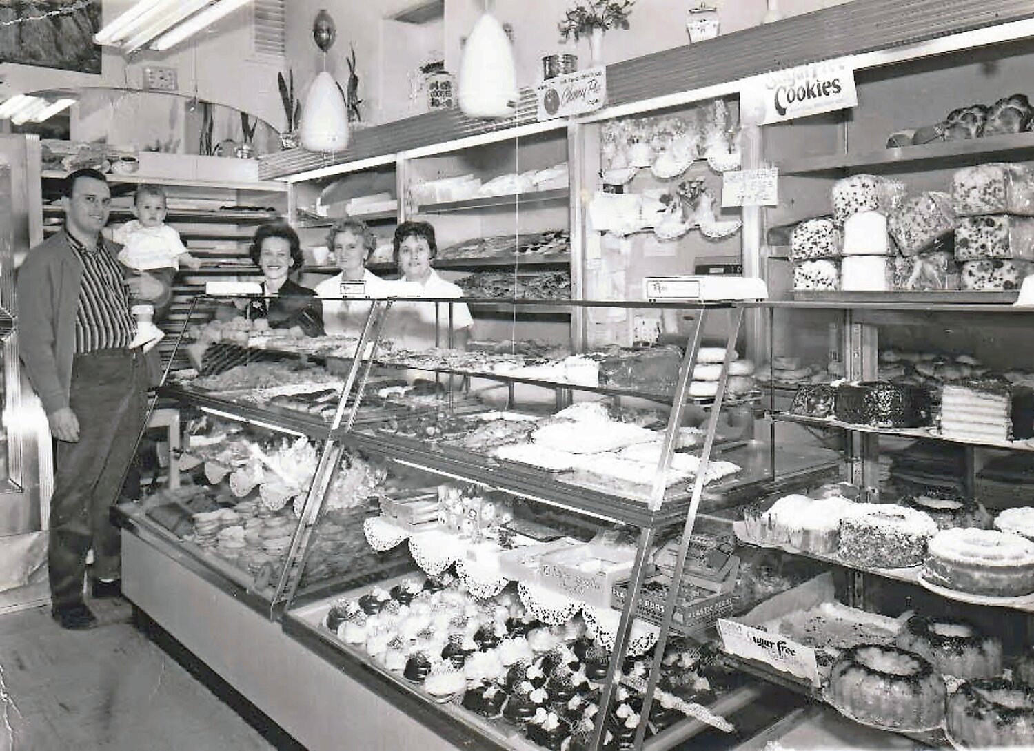 Front Street Bakery celebrates 80 years in Rockville Centre | Herald ...
