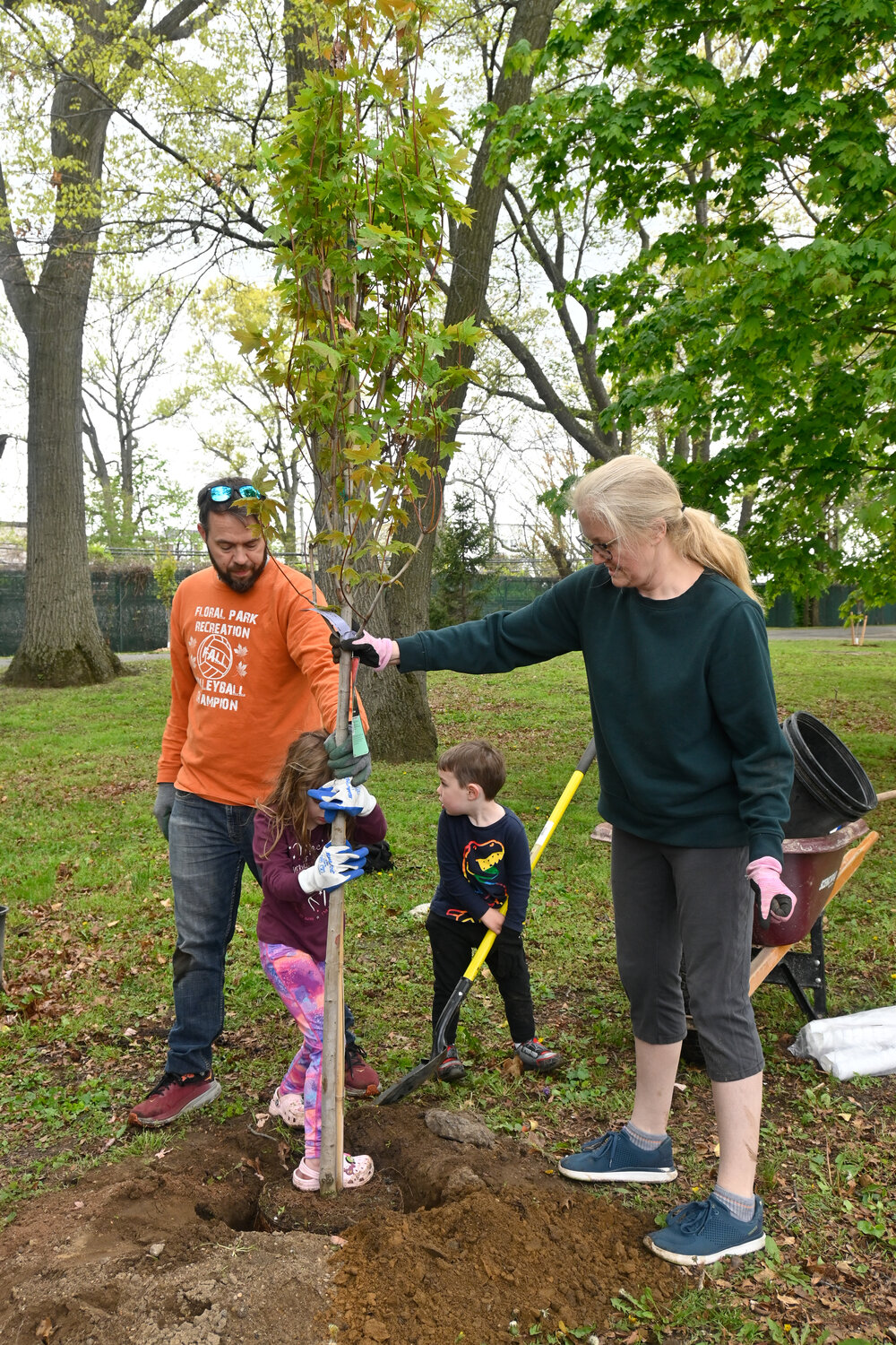 Lynbrook residents plant trees at Greis Park Arbor Day | Herald ...