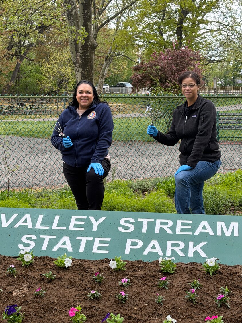 Assemblywoman Michaelle Solages joins volunteers for 'I Love My Park ...