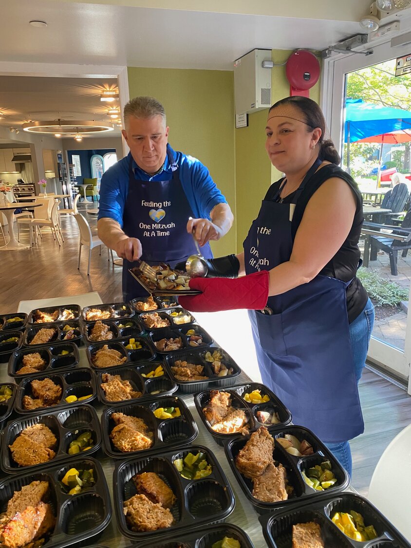 Merrick's Temple B’nai Torah marks Mitzvah Day with meal service ...