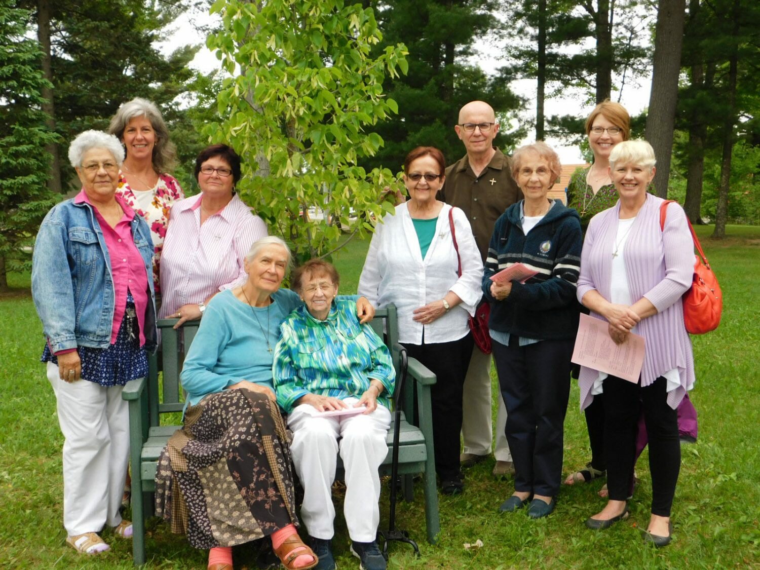 Holy Cross Associates mark 35th anniversary - Merrill Foto News