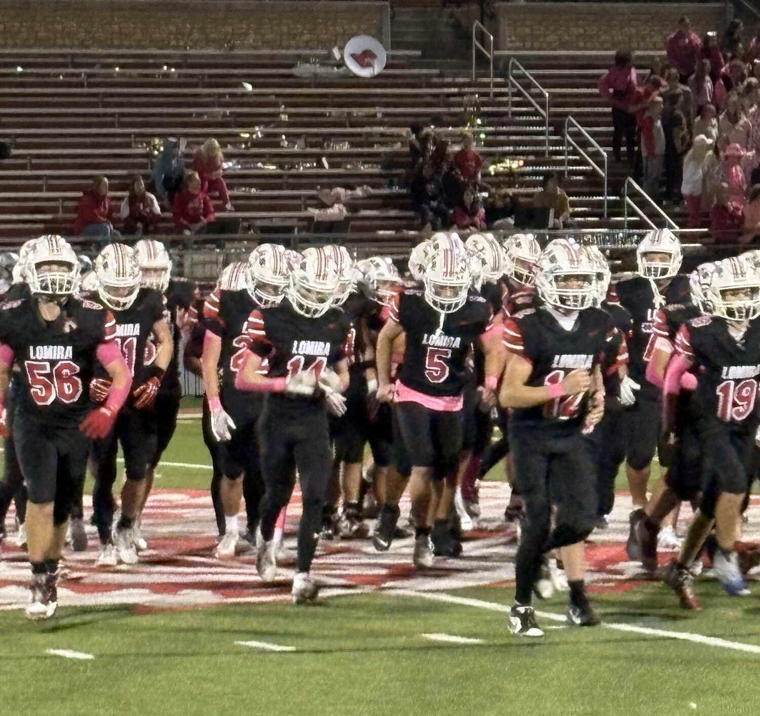 Lomira Football Falls to Vikings on Senior Night - Dodge County Pionier