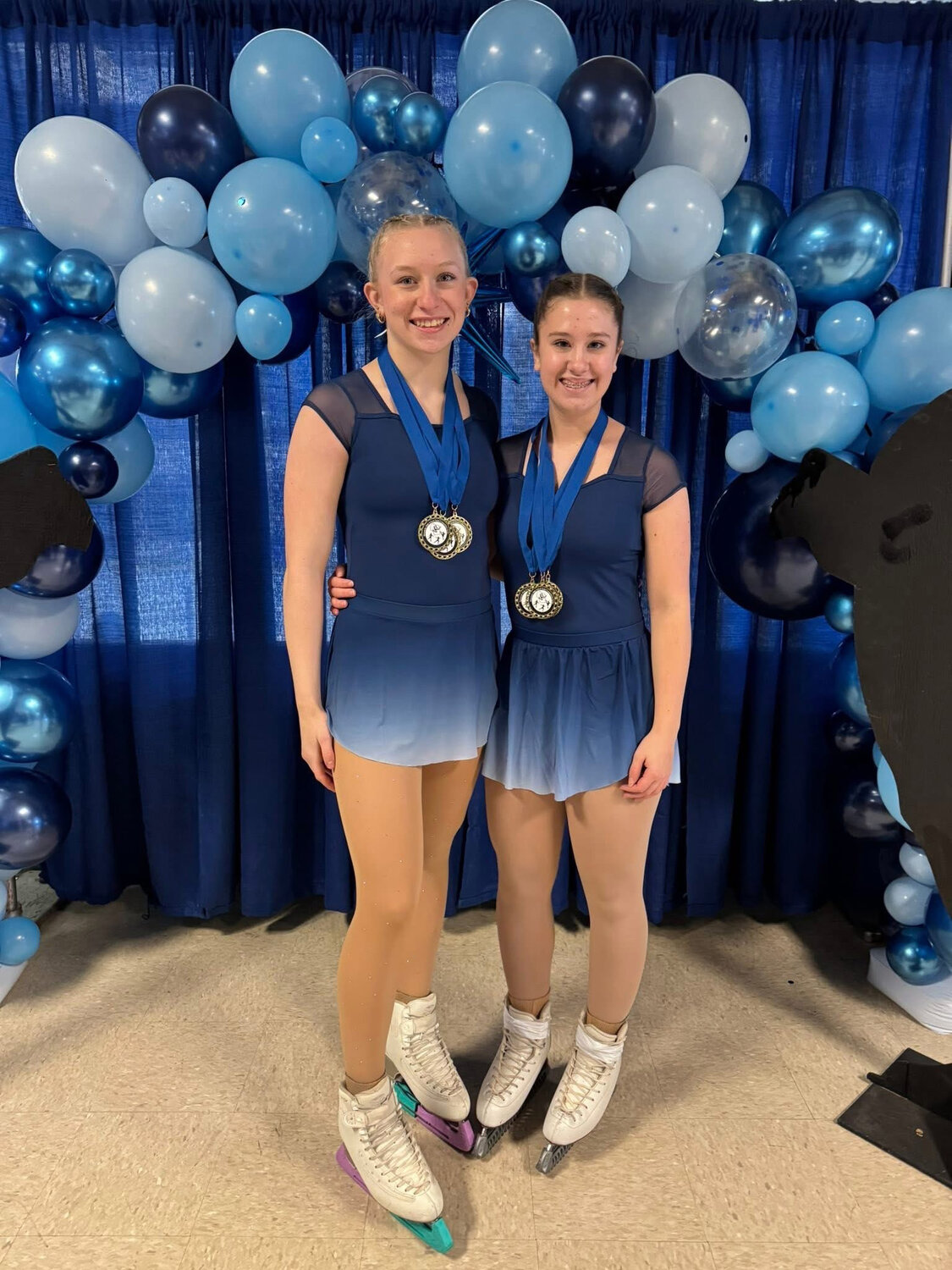 Merrill High School Figure Skating Team forms - Merrill Foto News