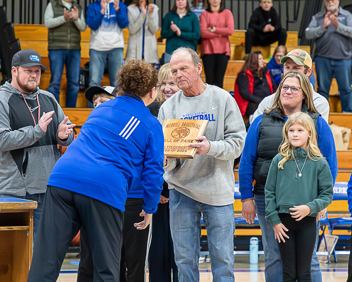 Merrill alumni inducted into Merrill Basketball Hall of Fame, fans ...