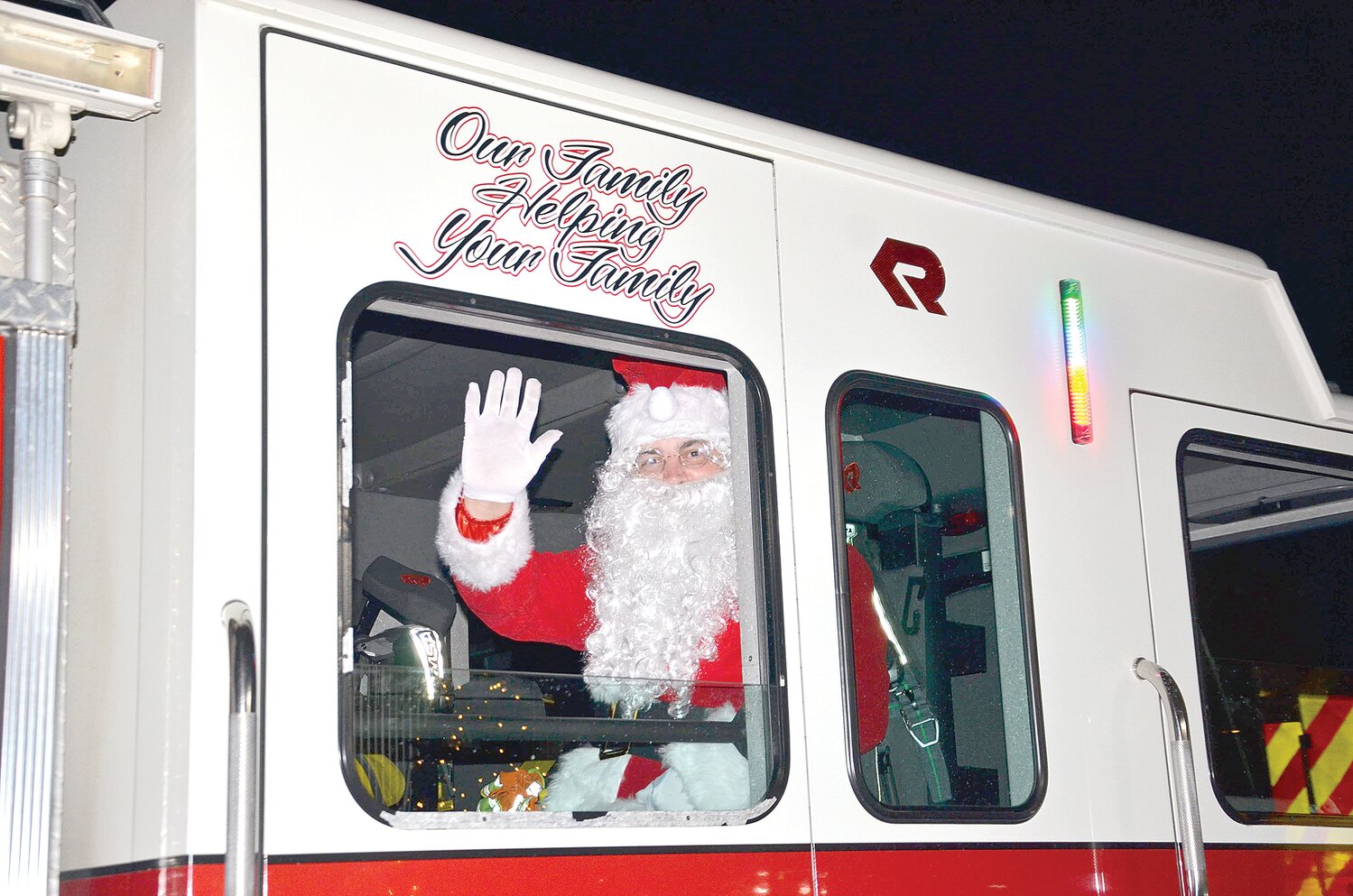 Santas, sirens fill Foley streets - Benton County Herald