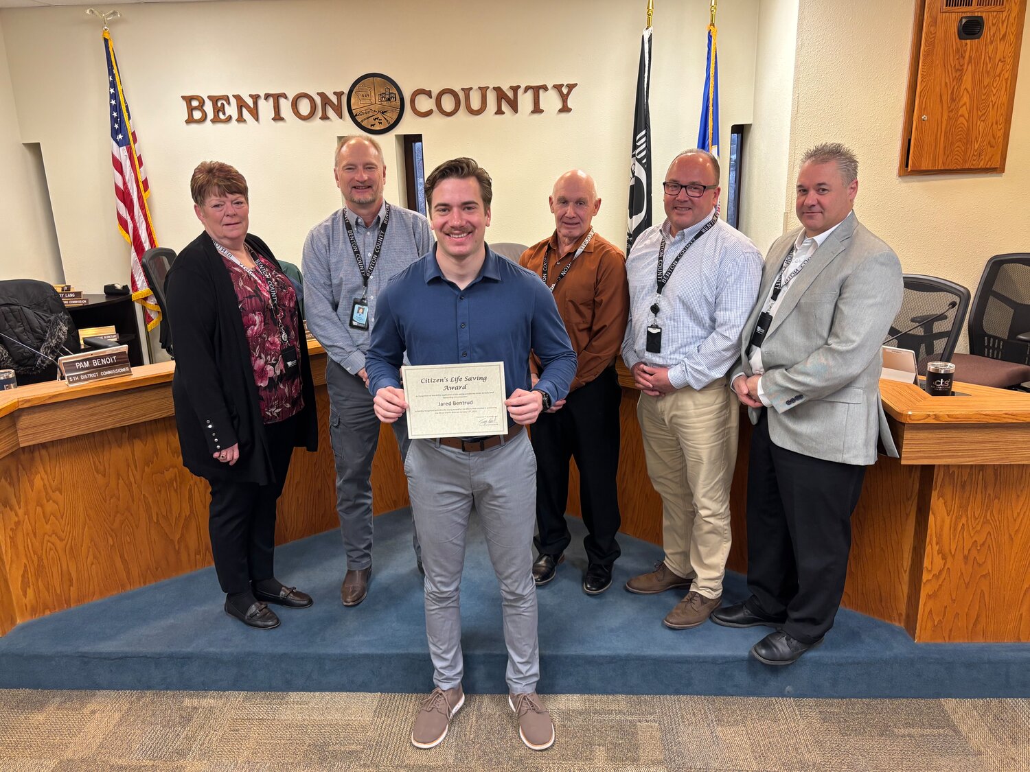 Board honors tow truck crash hero - Benton County Herald