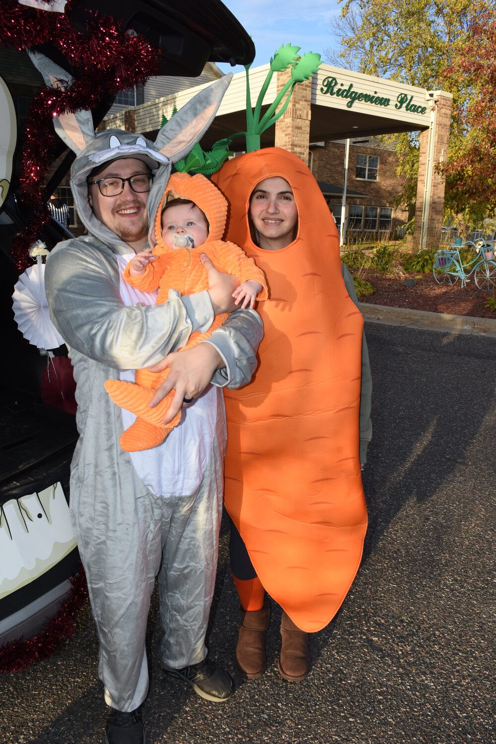 Trunk-or-treat greets Ridgeview Place visitors - Benton County Herald