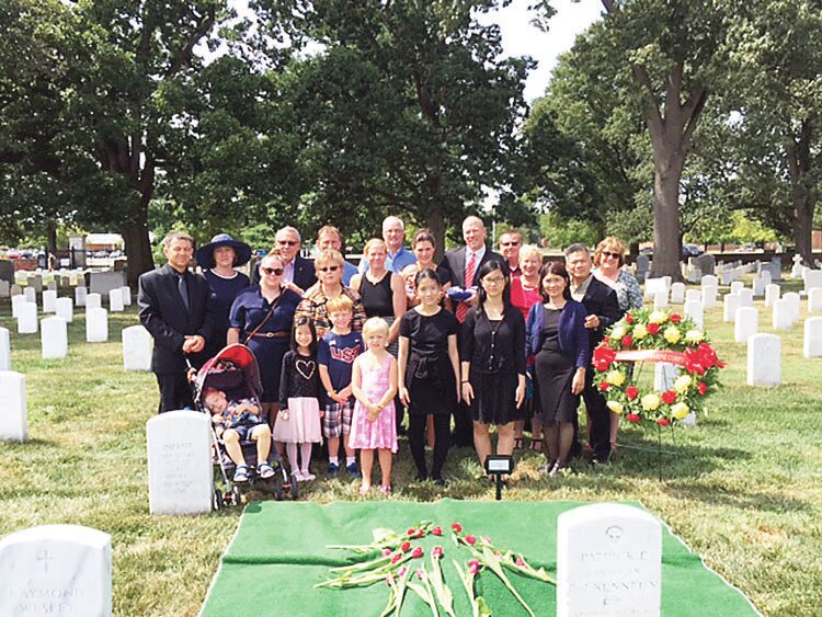 Colonel William Peterson put to rest at Arlington National Cemetery ...