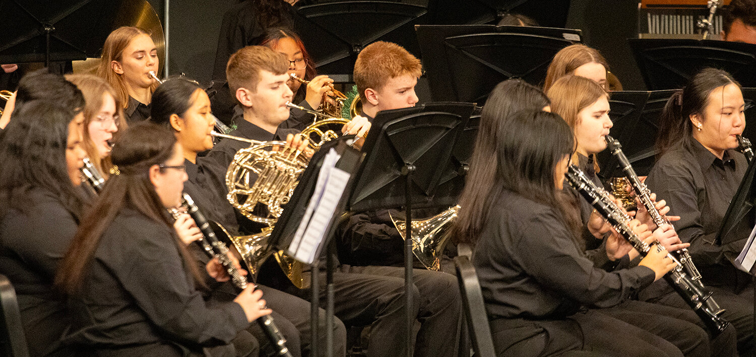 Holiday cheer, new duds at SLHS concert - Storm Lake Times Pilot