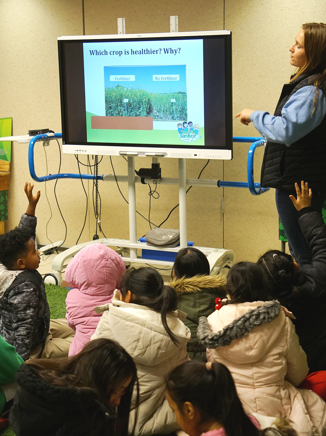 Stepping into the Nutrien Seed Survivor mobile classroom - Storm Lake ...