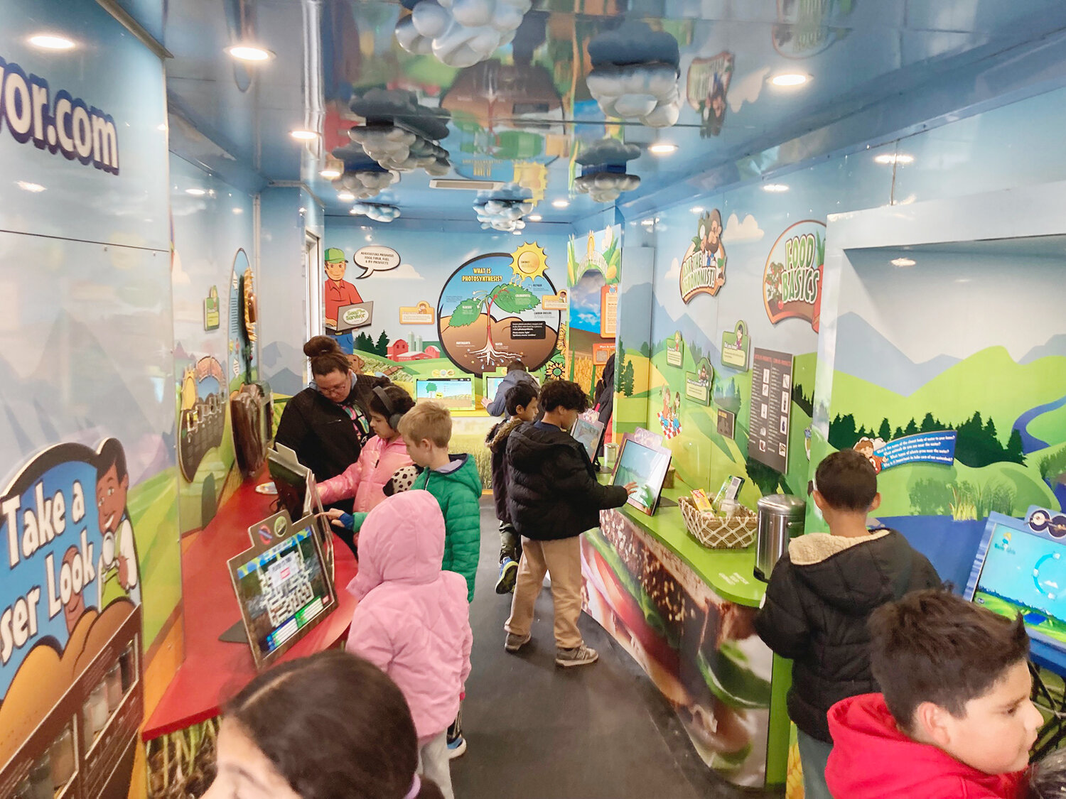 Stepping into the Nutrien Seed Survivor mobile classroom - Storm Lake ...