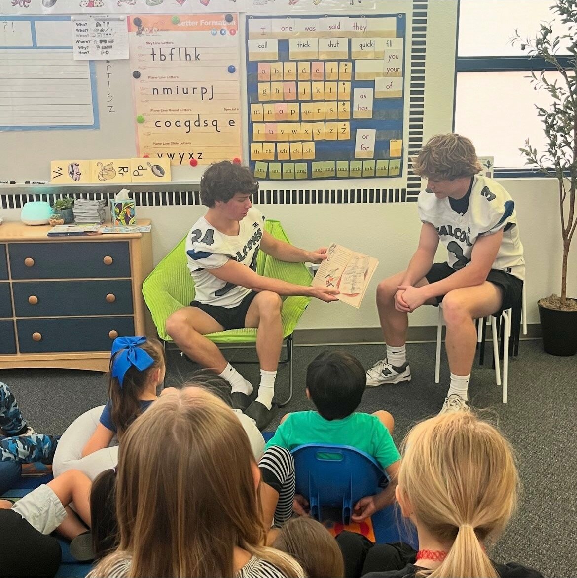 Fountain Hills High School football team visits elementary school ...