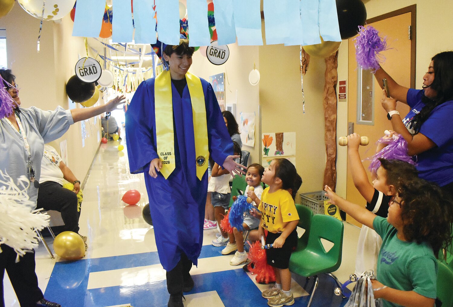 21 seniors get Fort McDowell ‘grad walk’ - Fountain Hills Times
