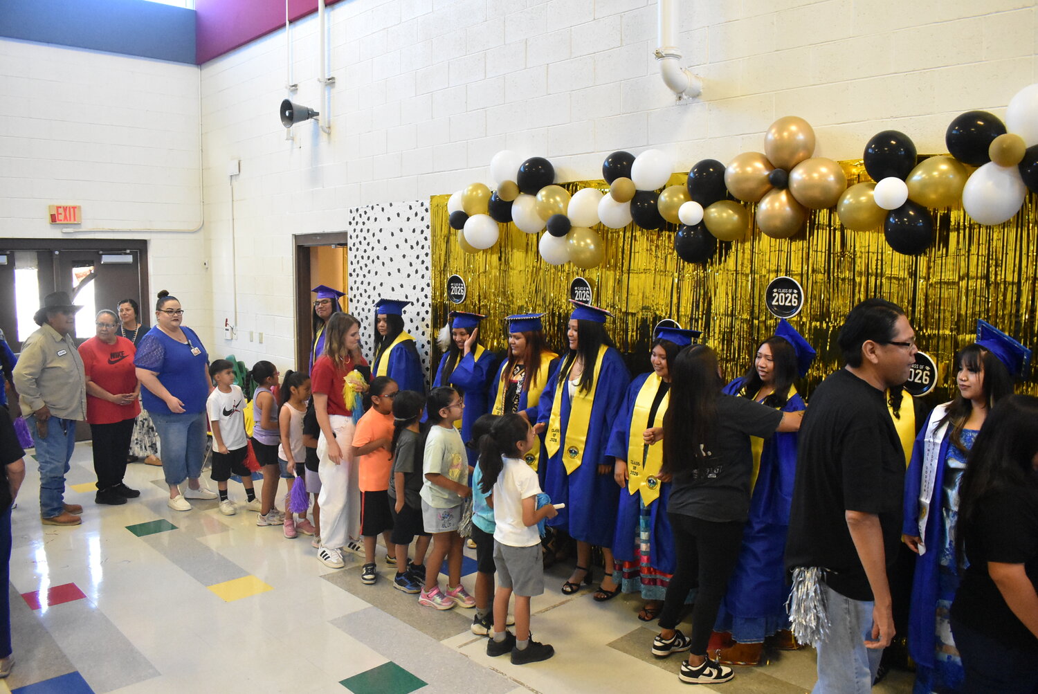 21 seniors get Fort McDowell ‘grad walk’ - Fountain Hills Times